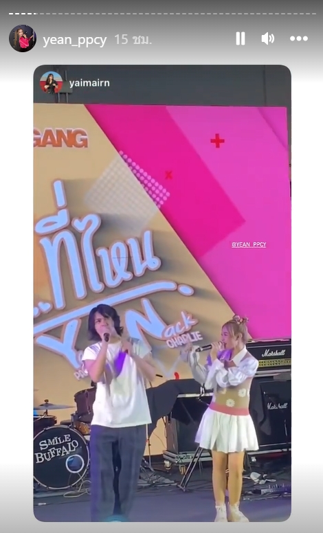 คลิปนาที "แน็ก ชาลี" ถอดกางเกงกลางเวทีห้างดัง!! ทีมงานห้ามไม่อยู่ ...