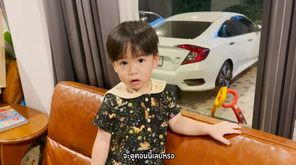 ดูชัดๆ ส่องฝาแฝดน้องสาว "พี่ธีร์-พี่พีร์" หน้าเหมือนใคร?! ดูออกเลย!!