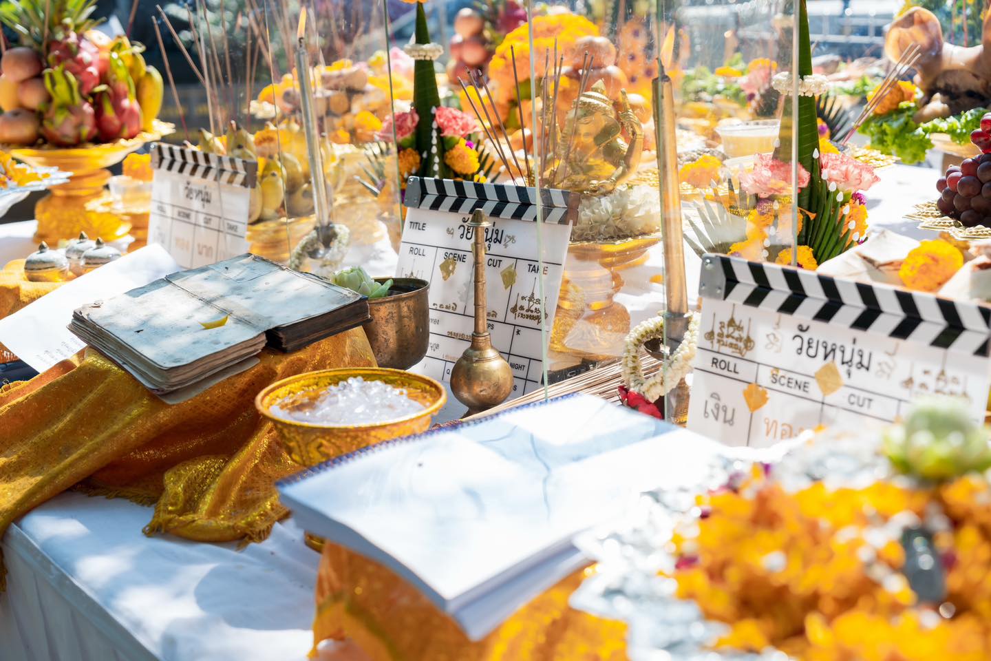 ยกก๊วนนักแสดง 4KINGS บวงสรวงหนังใหม่ “วัยหนุ่ม 2544”